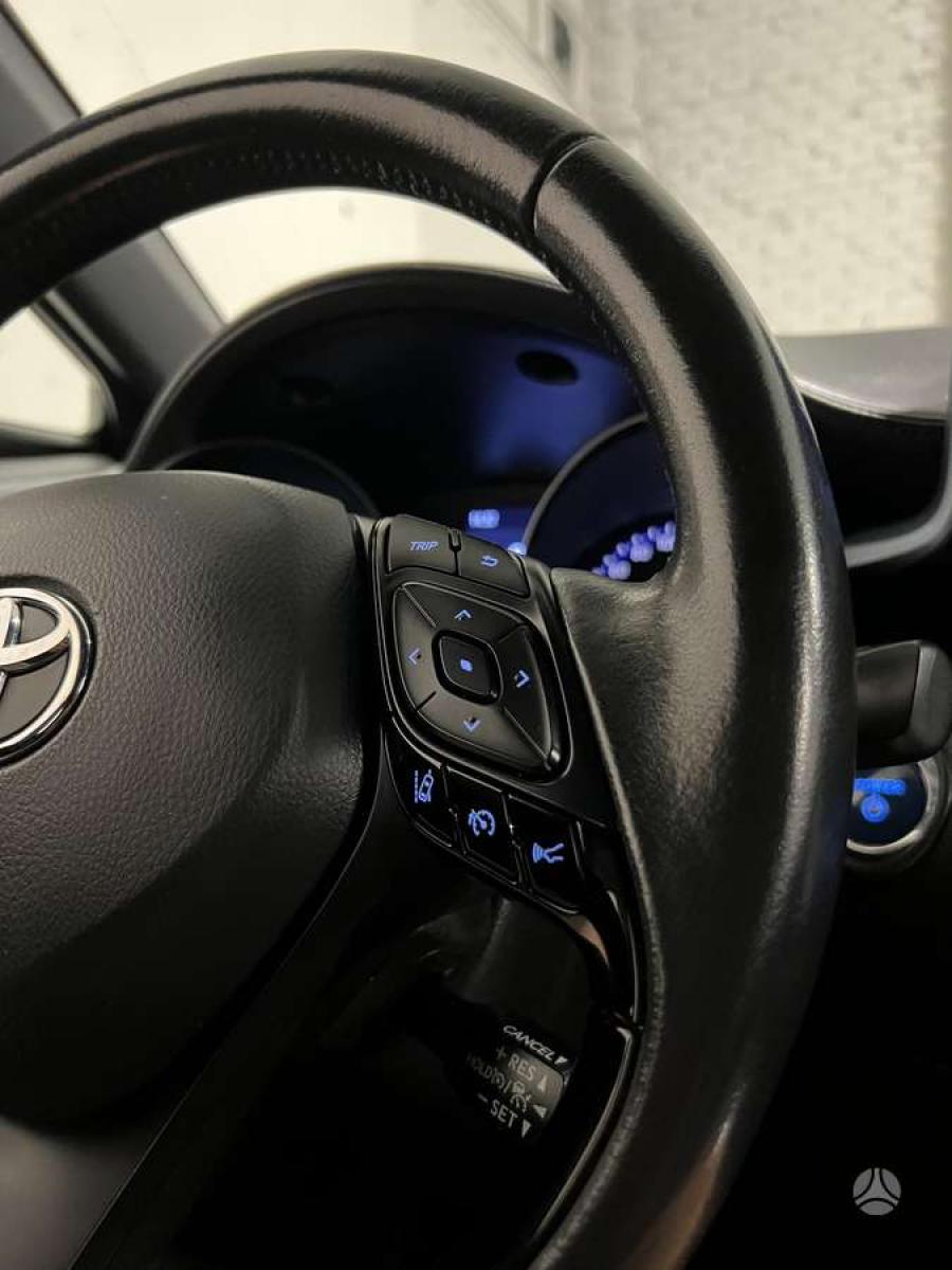 Красный Тойота C-HR 2021 в Клайпеда, объемом двигателя 1.80 л и пробегом 173 тыс. км за 17999 €, фото 24 на AUTOMOTO.COM.LV