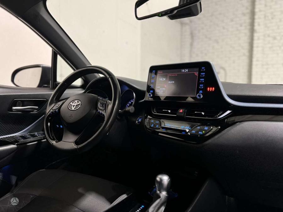 Красный Тойота C-HR 2021 в Клайпеда, объемом двигателя 1.80 л и пробегом 173 тыс. км за 17999 €, фото 27 на AUTOMOTO.COM.LV