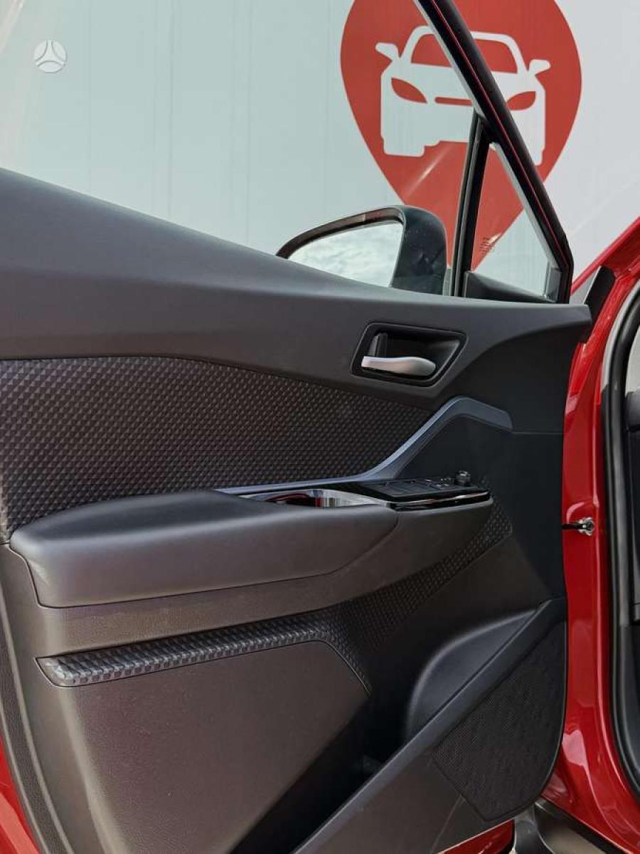 Sarkans Toyota C-HR 2021 Tauragė, ar dzinēja tilpumu 1.80 L un nobraukumu 66 tūkst. km par 18800 €, foto 33 vietnē AUTOMOTO.COM.LV