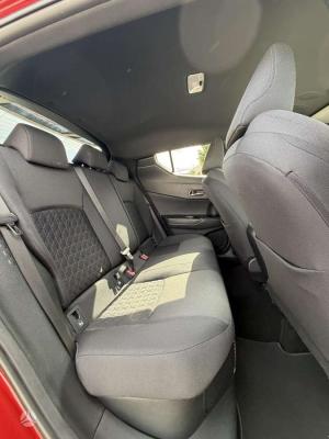 Sarkans Toyota C-HR 2021 Tauragė, ar dzinēja tilpumu 1.80 L un nobraukumu 66 tūkst. km par 18800 €, foto 36 vietnē AUTOMOTO.COM.LV