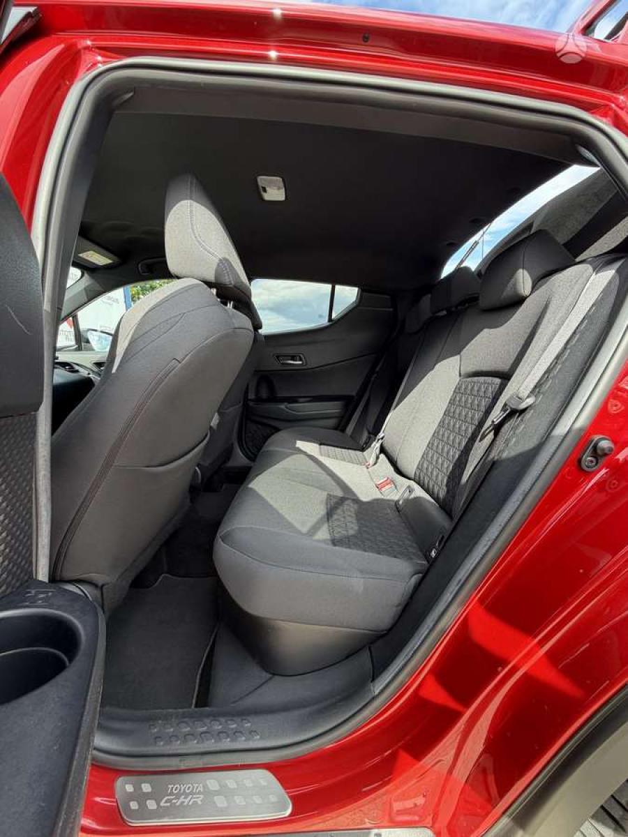 Sarkans Toyota C-HR 2021 Tauragė, ar dzinēja tilpumu 1.80 L un nobraukumu 66 tūkst. km par 18800 €, foto 37 vietnē AUTOMOTO.COM.LV