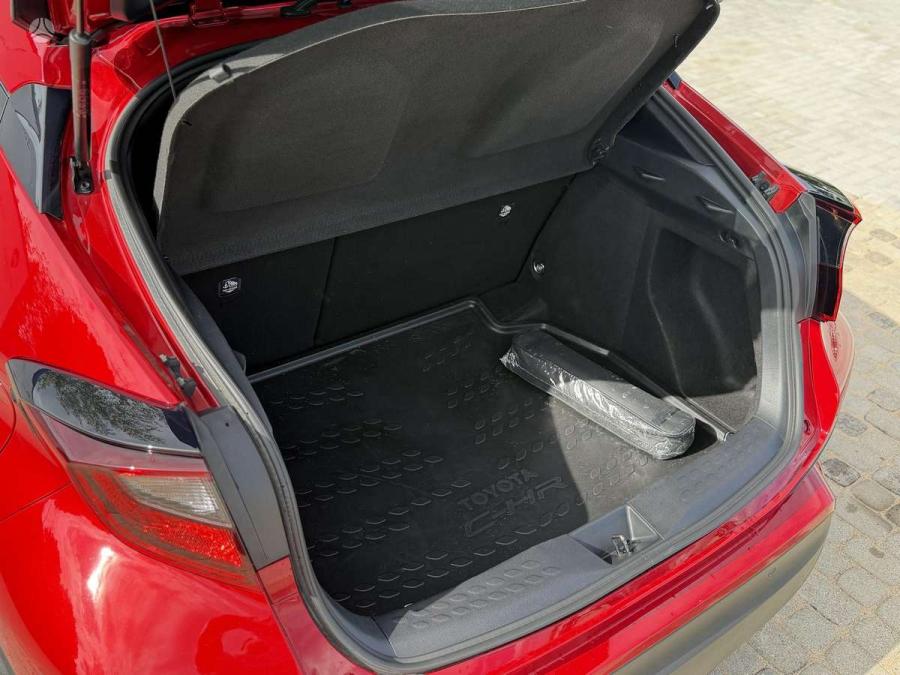 Sarkans Toyota C-HR 2021 Tauragė, ar dzinēja tilpumu 1.80 L un nobraukumu 66 tūkst. km par 18800 €, foto 38 vietnē AUTOMOTO.COM.LV