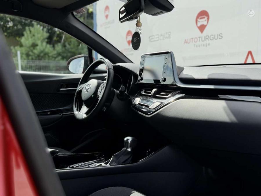 Sarkans Toyota C-HR 2021 Tauragė, ar dzinēja tilpumu 1.80 L un nobraukumu 66 tūkst. km par 18800 €, foto 41 vietnē AUTOMOTO.COM.LV
