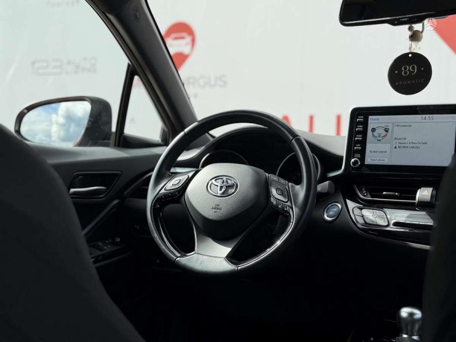 Sarkans Toyota C-HR 2021 Tauragė, ar dzinēja tilpumu 1.80 L un nobraukumu 66 tūkst. km par 18800 €, foto 43 vietnē AUTOMOTO.COM.LV