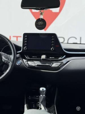 Sarkans Toyota C-HR 2021 Tauragė, ar dzinēja tilpumu 1.80 L un nobraukumu 66 tūkst. km par 18800 €, foto 44 vietnē AUTOMOTO.COM.LV