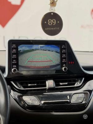 Sarkans Toyota C-HR 2021 Tauragė, ar dzinēja tilpumu 1.80 L un nobraukumu 66 tūkst. km par 18800 €, foto 53 vietnē AUTOMOTO.COM.LV