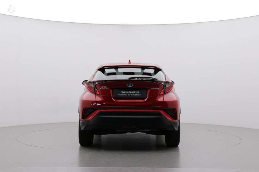 Red Toyota C-HR 2021 in Vilnius, with an engine capacity of 1.80 L and mileage of 75 thousand km for 23900 €, photo 6 on AUTOMOTO.COM.LV