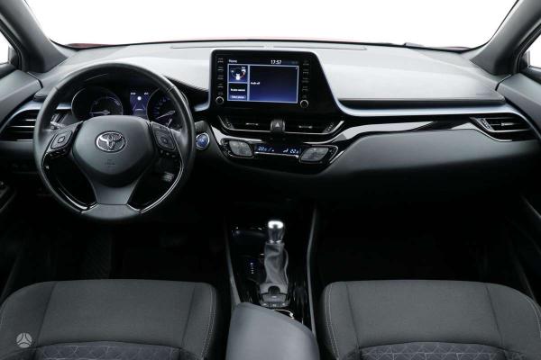 Красный Тойота C-HR 2021 в Вильнюс, объемом двигателя 1.80 л и пробегом 75 тыс. км за 23900 €, фото 7 на AUTOMOTO.COM.LV