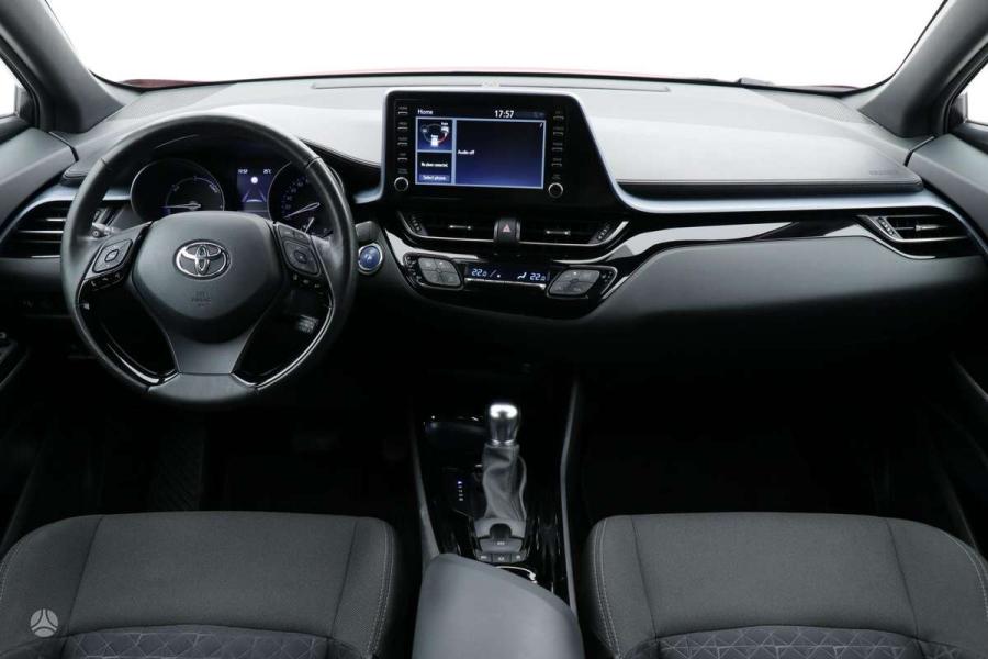 Red Toyota C-HR 2021 in Vilnius, with an engine capacity of 1.80 L and mileage of 75 thousand km for 23900 €, photo 8 on AUTOMOTO.COM.LV
