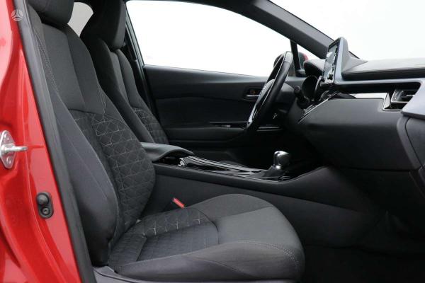 Красный Тойота C-HR 2021 в Вильнюс, объемом двигателя 1.80 л и пробегом 75 тыс. км за 23900 €, фото 9 на AUTOMOTO.COM.LV