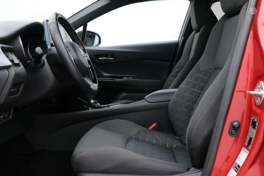 Red Toyota C-HR 2021 in Vilnius, with an engine capacity of 1.80 L and mileage of 75 thousand km for 23900 €, photo 13 on AUTOMOTO.COM.LV