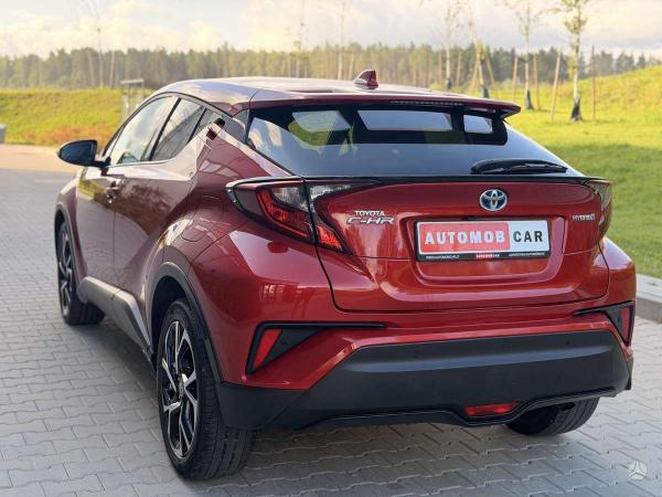 Red Toyota C-HR 2021 in Vilnius, with an engine capacity of 1.80 L and mileage of 108 thousand km for 22800 €, photo 8 on AUTOMOTO.COM.LV