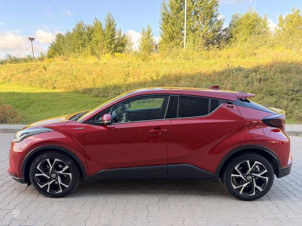 Red Toyota C-HR 2021 in Vilnius, with an engine capacity of 1.80 L and mileage of 108 thousand km for 22800 €, photo 10 on AUTOMOTO.COM.LV