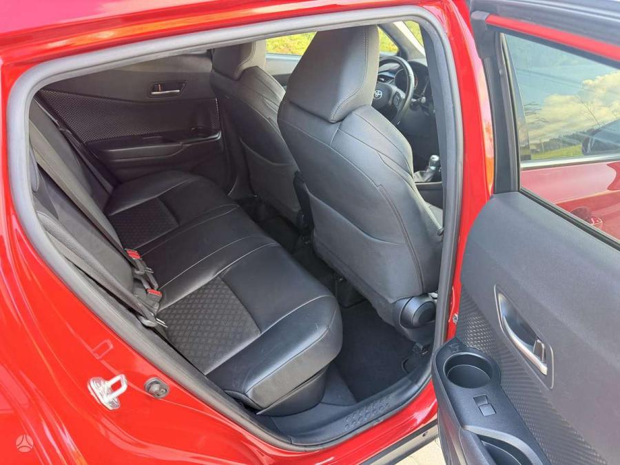 Sarkans Toyota C-HR 2021 Viļņa, ar dzinēja tilpumu 1.80 L un nobraukumu 108 tūkst. km par 22800 €, foto 21 vietnē AUTOMOTO.COM.LV