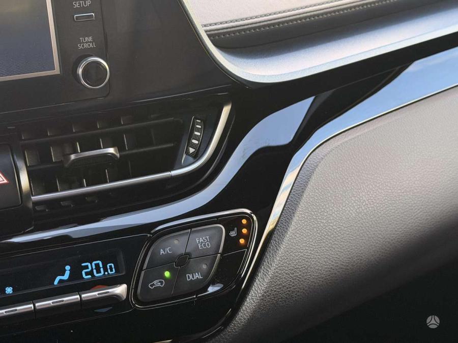Sarkans Toyota C-HR 2021 Viļņa, ar dzinēja tilpumu 1.80 L un nobraukumu 108 tūkst. km par 22800 €, foto 35 vietnē AUTOMOTO.COM.LV