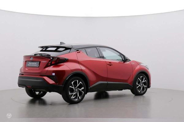 Red Toyota C-HR 2021 in Vilnius, with an engine capacity of 1.80 L and mileage of 130 thousand km for 24900 €, photo 4 on AUTOMOTO.COM.LV