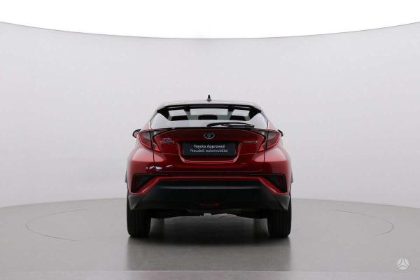 Red Toyota C-HR 2021 in Vilnius, with an engine capacity of 1.80 L and mileage of 130 thousand km for 24900 €, photo 6 on AUTOMOTO.COM.LV