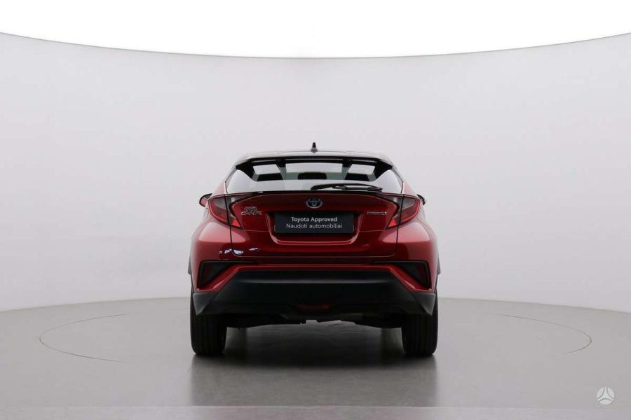 Red Toyota C-HR 2021 in Vilnius, with an engine capacity of 1.80 L and mileage of 130 thousand km for 24900 €, photo 6 on AUTOMOTO.COM.LV