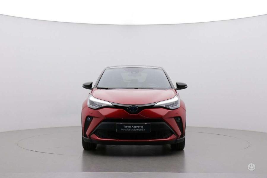 Red Toyota C-HR 2021 in Vilnius, with an engine capacity of 1.80 L and mileage of 130 thousand km for 24900 €, photo 7 on AUTOMOTO.COM.LV