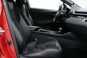Red Toyota C-HR 2021 in Vilnius, with an engine capacity of 1.80 L and mileage of 130 thousand km for 24900 €, photo 10 on AUTOMOTO.COM.LV