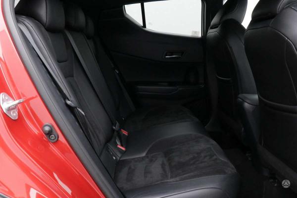 Red Toyota C-HR 2021 in Vilnius, with an engine capacity of 1.80 L and mileage of 130 thousand km for 24900 €, photo 11 on AUTOMOTO.COM.LV
