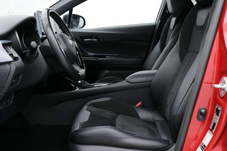 Red Toyota C-HR 2021 in Vilnius, with an engine capacity of 1.80 L and mileage of 130 thousand km for 24900 €, photo 13 on AUTOMOTO.COM.LV