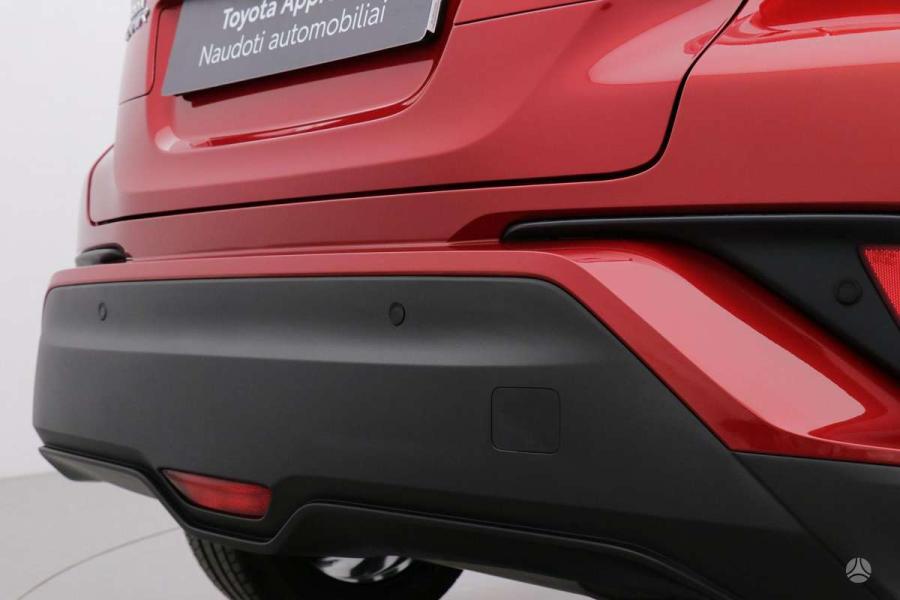 Red Toyota C-HR 2021 in Vilnius, with an engine capacity of 1.80 L and mileage of 130 thousand km for 24900 €, photo 22 on AUTOMOTO.COM.LV