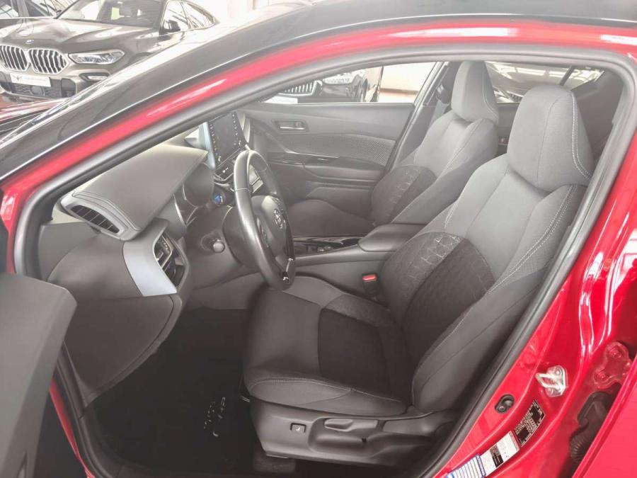 Red Toyota C-HR 2021 in Kaunas, with an engine capacity of 1.98 L and mileage of 134 thousand km for 20900 €, photo 8 on AUTOMOTO.COM.LV