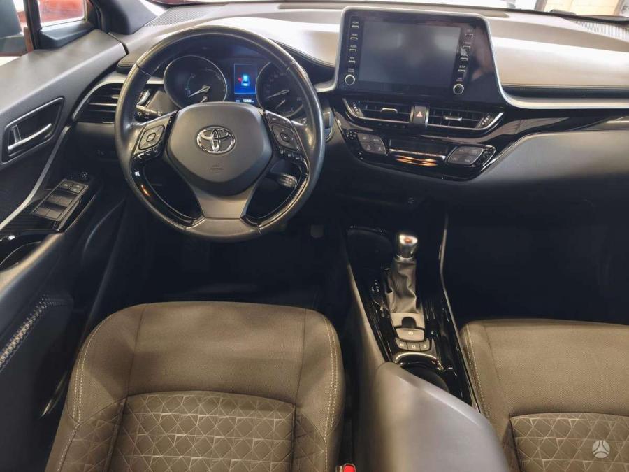 Red Toyota C-HR 2021 in Kaunas, with an engine capacity of 1.98 L and mileage of 134 thousand km for 20900 €, photo 10 on AUTOMOTO.COM.LV