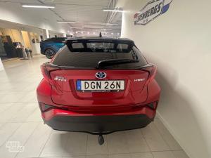 Red Toyota C-HR 2022 in Kaunas, with an engine capacity of 0.00 L and mileage of 49 thousand km for 28258 €, photo 4 on AUTOMOTO.COM.LV