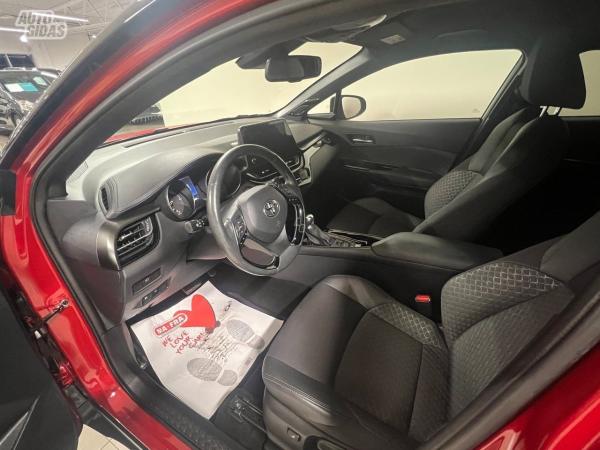 Red Toyota C-HR 2022 in Kaunas, with an engine capacity of 0.00 L and mileage of 49 thousand km for 28258 €, photo 5 on AUTOMOTO.COM.LV