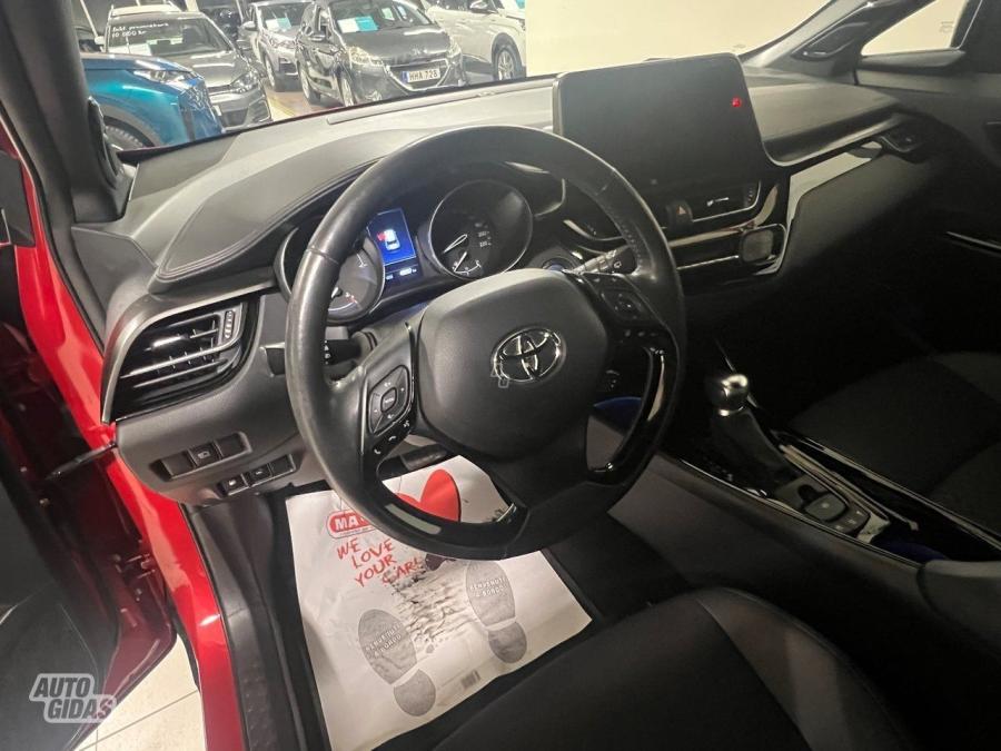 Red Toyota C-HR 2022 in Kaunas, with an engine capacity of 0.00 L and mileage of 49 thousand km for 28258 €, photo 7 on AUTOMOTO.COM.LV