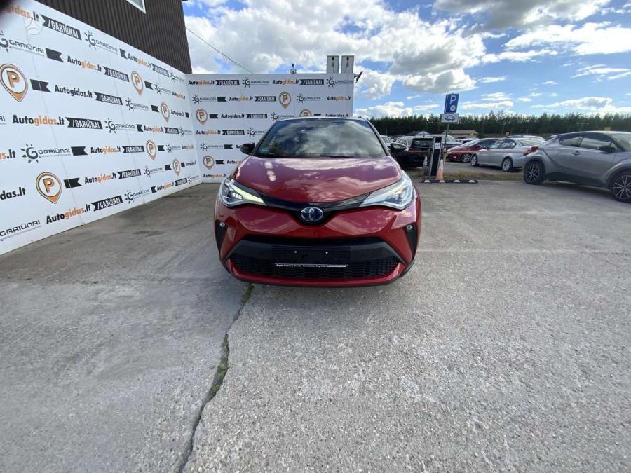 Red Toyota C-HR 2022 in Vilnius, with an engine capacity of 1.99 L and mileage of 64 thousand km for 24250 €, photo 4 on AUTOMOTO.COM.LV