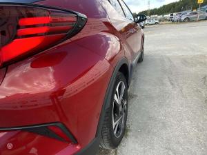 Red Toyota C-HR 2022 in Vilnius, with an engine capacity of 1.99 L and mileage of 64 thousand km for 24250 €, photo 7 on AUTOMOTO.COM.LV