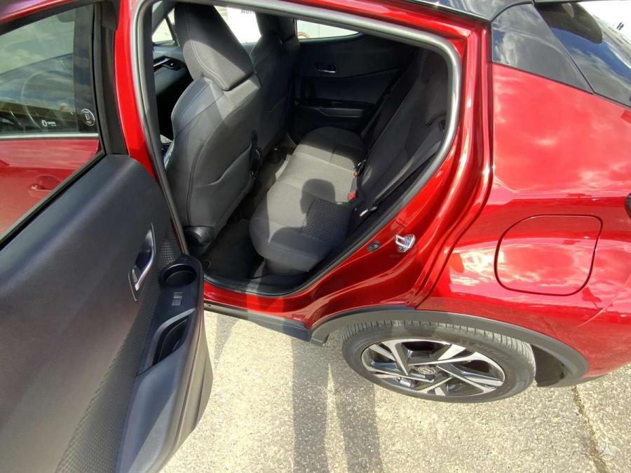 Red Toyota C-HR 2022 in Vilnius, with an engine capacity of 1.99 L and mileage of 64 thousand km for 24250 €, photo 14 on AUTOMOTO.COM.LV