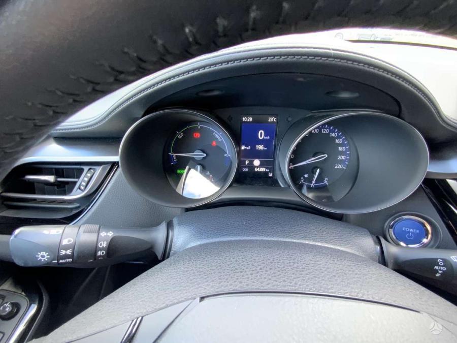 Red Toyota C-HR 2022 in Vilnius, with an engine capacity of 1.99 L and mileage of 64 thousand km for 24250 €, photo 19 on AUTOMOTO.COM.LV