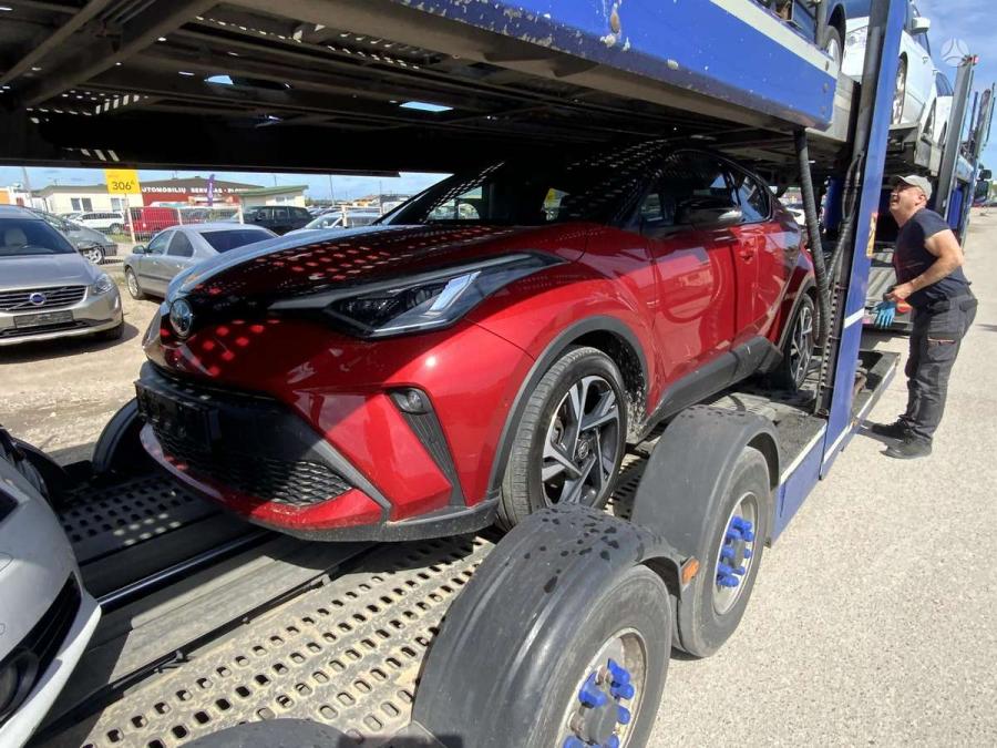 Red Toyota C-HR 2022 in Vilnius, with an engine capacity of 1.99 L and mileage of 64 thousand km for 24250 €, photo 36 on AUTOMOTO.COM.LV