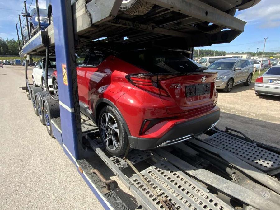 Red Toyota C-HR 2022 in Vilnius, with an engine capacity of 1.99 L and mileage of 64 thousand km for 24250 €, photo 37 on AUTOMOTO.COM.LV