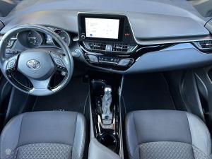 Red Toyota C-HR 2022 in Vilnius, with an engine capacity of 1.80 L and mileage of 61 thousand km for 23250 €, photo 4 on AUTOMOTO.COM.LV