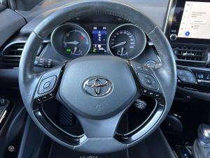 Red Toyota C-HR 2022 in Vilnius, with an engine capacity of 1.80 L and mileage of 61 thousand km for 23250 €, photo 7 on AUTOMOTO.COM.LV