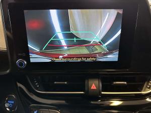 Red Toyota C-HR 2022 in Vilnius, with an engine capacity of 1.80 L and mileage of 61 thousand km for 23250 €, photo 20 on AUTOMOTO.COM.LV