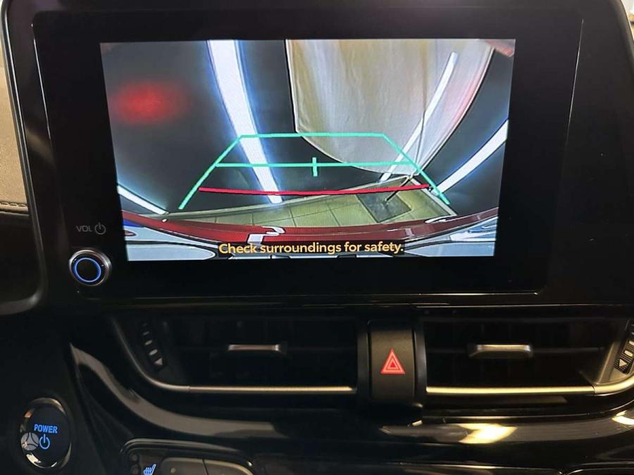 Red Toyota C-HR 2022 in Vilnius, with an engine capacity of 1.80 L and mileage of 61 thousand km for 23250 €, photo 20 on AUTOMOTO.COM.LV