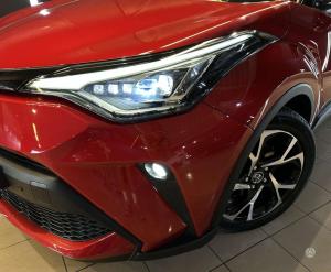Red Toyota C-HR 2022 in Vilnius, with an engine capacity of 1.80 L and mileage of 61 thousand km for 23250 €, photo 31 on AUTOMOTO.COM.LV