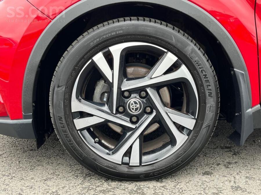 Sarkans Toyota C-HR 2022 Rīga, ar dzinēja tilpumu 1.80 L un nobraukumu 41 tūkst. km par 23990 €, foto 23 vietnē AUTOMOTO.COM.LV