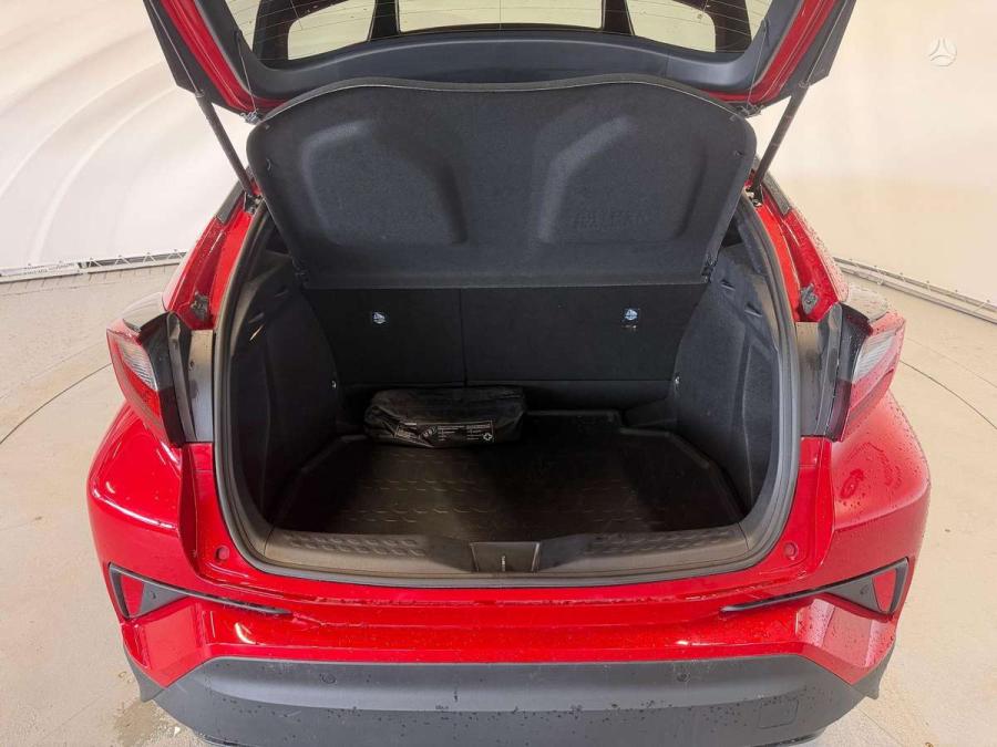 Sarkans Toyota C-HR 2022 Kauņa, ar dzinēja tilpumu 1.80 L un nobraukumu 49 tūkst. km par 23500 €, foto 11 vietnē AUTOMOTO.COM.LV