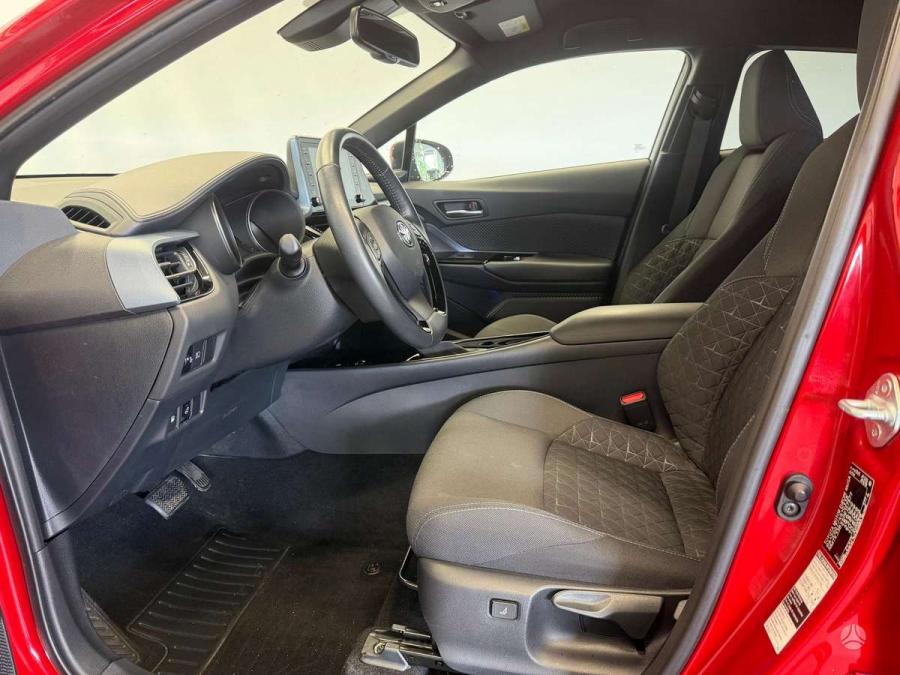 Sarkans Toyota C-HR 2022 Kauņa, ar dzinēja tilpumu 1.80 L un nobraukumu 49 tūkst. km par 23500 €, foto 12 vietnē AUTOMOTO.COM.LV