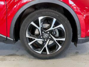 Sarkans Toyota C-HR 2022 Kauņa, ar dzinēja tilpumu 1.80 L un nobraukumu 49 tūkst. km par 23500 €, foto 16 vietnē AUTOMOTO.COM.LV