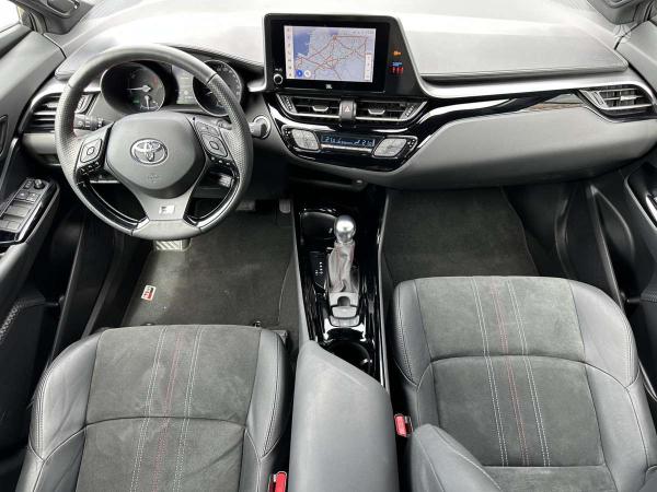 Red Toyota C-HR 2023 in Vilnius, with an engine capacity of 2.00 L and mileage of 142 thousand km for 23450 €, photo 3 on AUTOMOTO.COM.LV