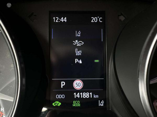 Red Toyota C-HR 2023 in Vilnius, with an engine capacity of 2.00 L and mileage of 142 thousand km for 23450 €, photo 8 on AUTOMOTO.COM.LV