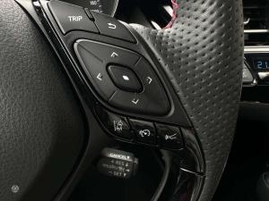 Sarkans Toyota C-HR 2023 Viļņa, ar dzinēja tilpumu 2.00 L un nobraukumu 142 tūkst. km par 23450 €, foto 12 vietnē AUTOMOTO.COM.LV